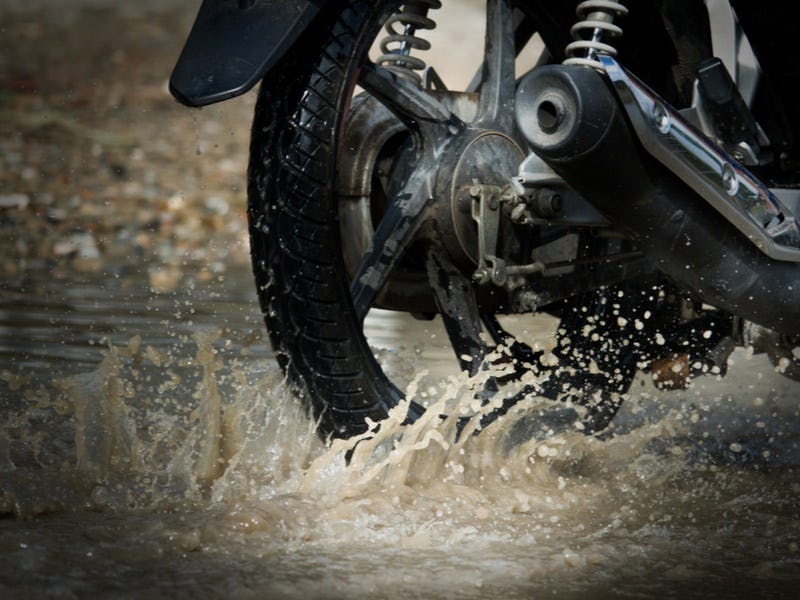 ประกันมอเตอร์ไซค์แบบไหน เคลมน้ำท่วมได้? | แรบบิท แคร์